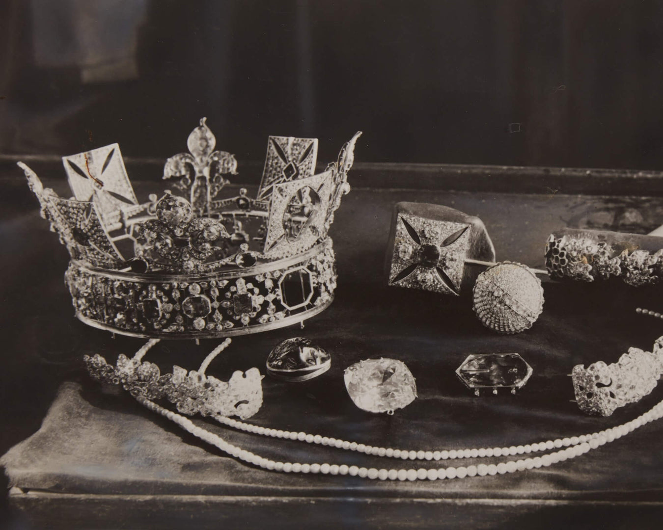 What Role Does the Crown Jeweller Play in a Coronation?